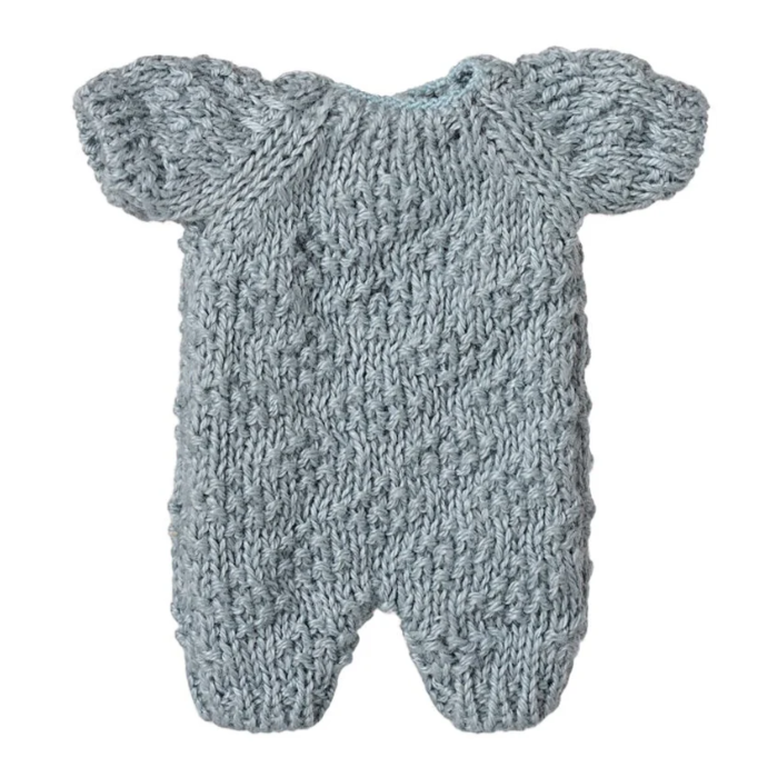 Maileg Knitted Suit, Micro Blue – Nordic Chill
